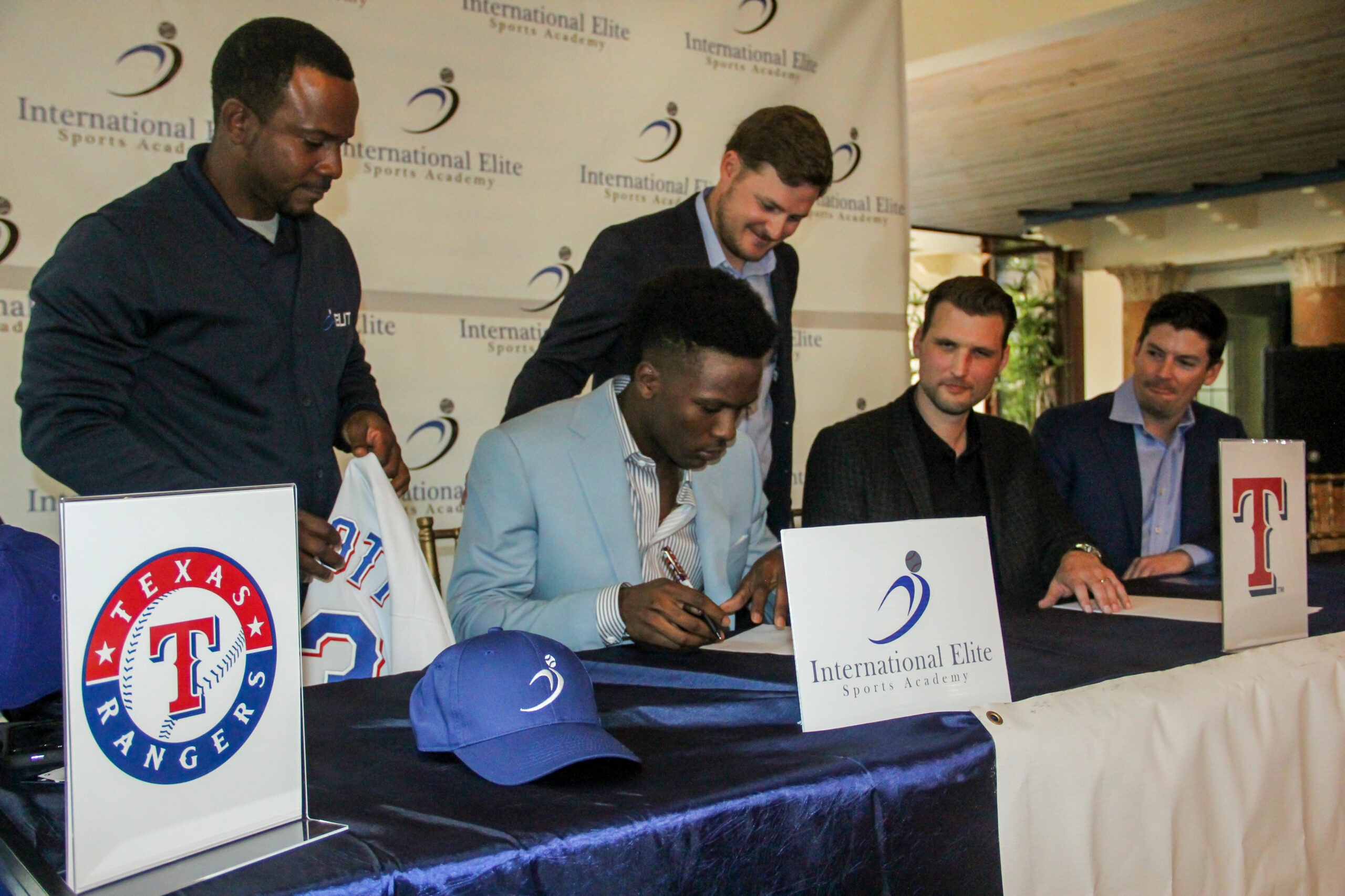 Walcott Signs with Rangers » 10th Year Seniors